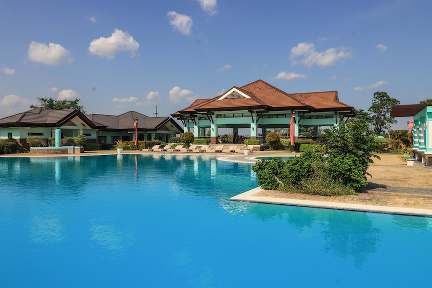 Discover the Perfect Balance of City and Calm at Claremont Mabalacat ...