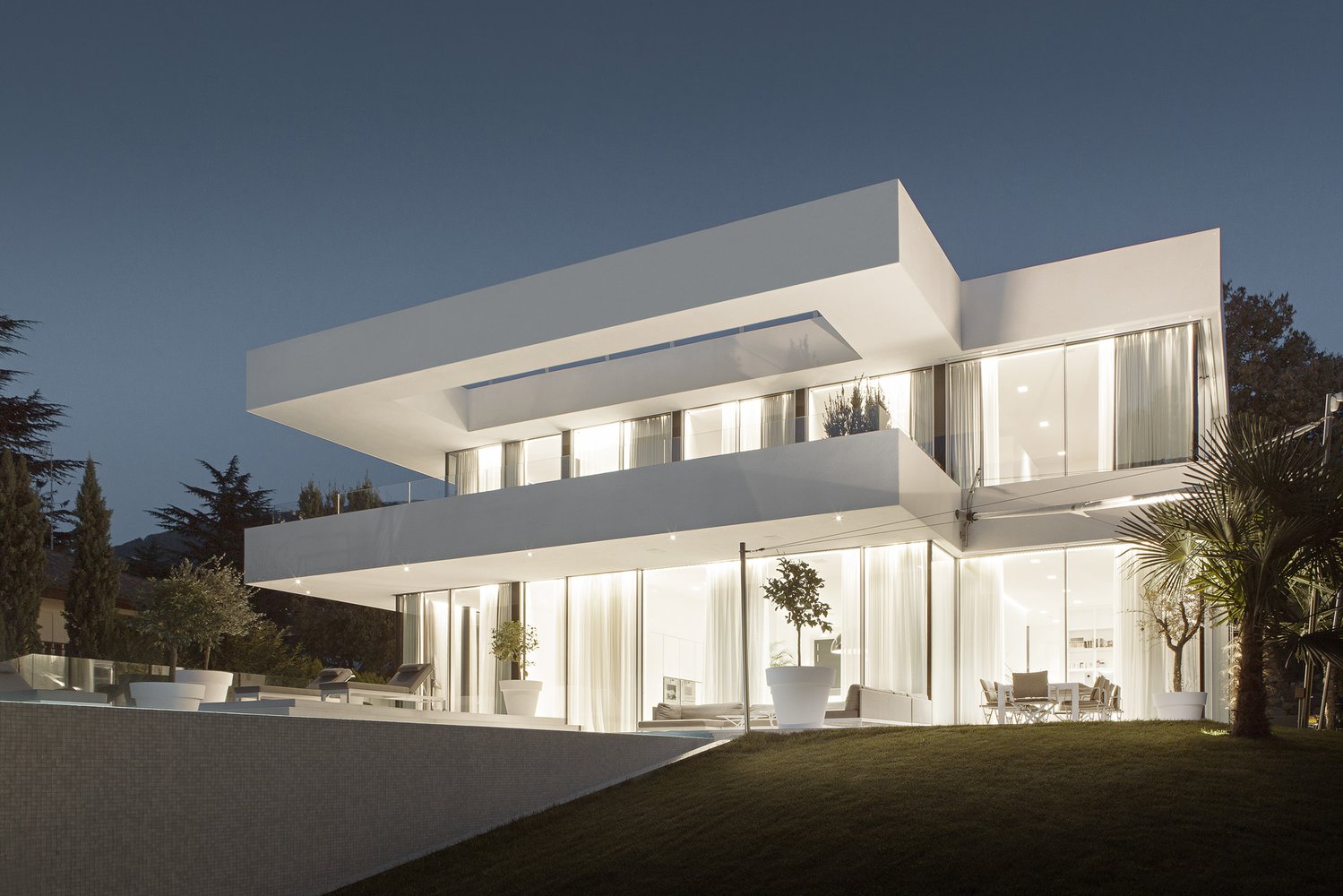 A stunning White House - Floor Plans and House Designs