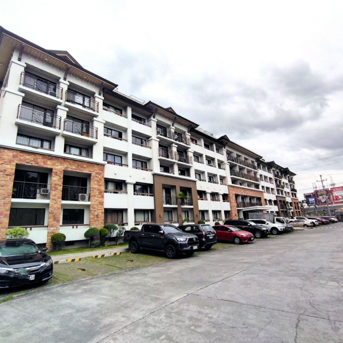 One Oasis Ortigas, 45 sqm, 2 bedrooms, w/ balcony P4.3M only [Condo 🏙️ ...