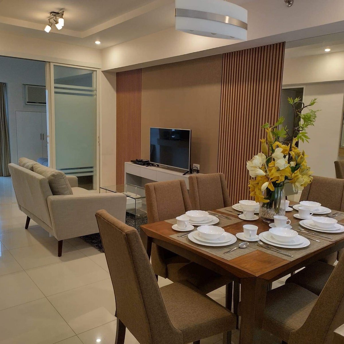 FOR RENT: 1 Bedroom Unit in Senta, Makati [Condo 🏙️] (November 2022) in ...
