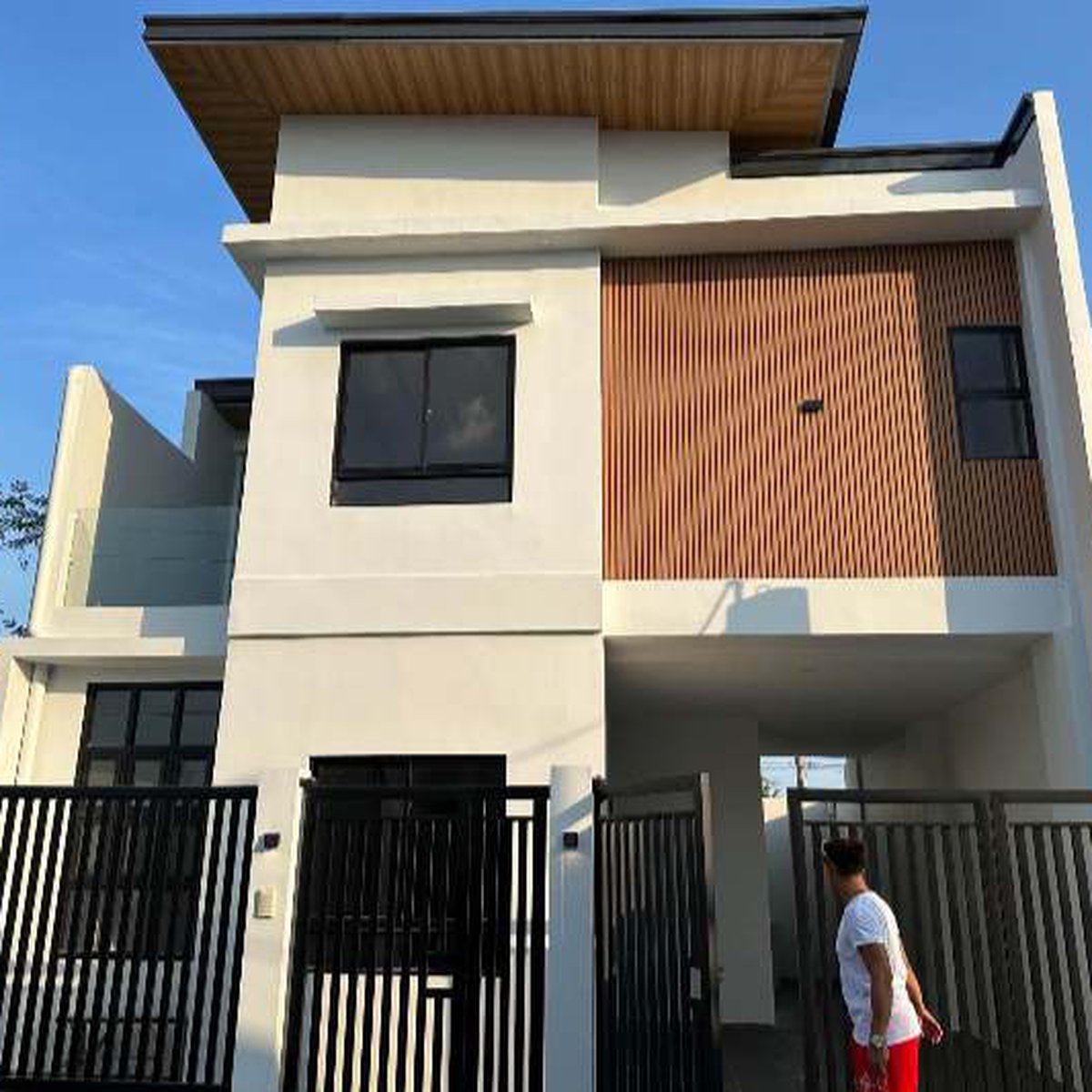 Two Storey House located at Tivoli Gardens Subd. Mawaque, Mabalacat ...