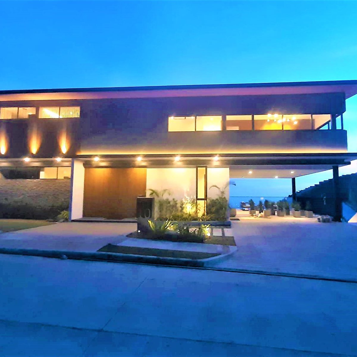 Soprano Model House For Sale in Monterrazas Prime Guadalupe Cebu [House ...