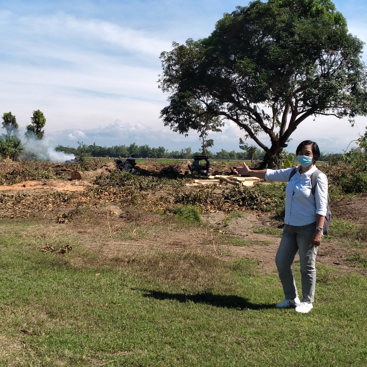 Along the road, accessible to market, church, school and malls [Lot 🚜 ...