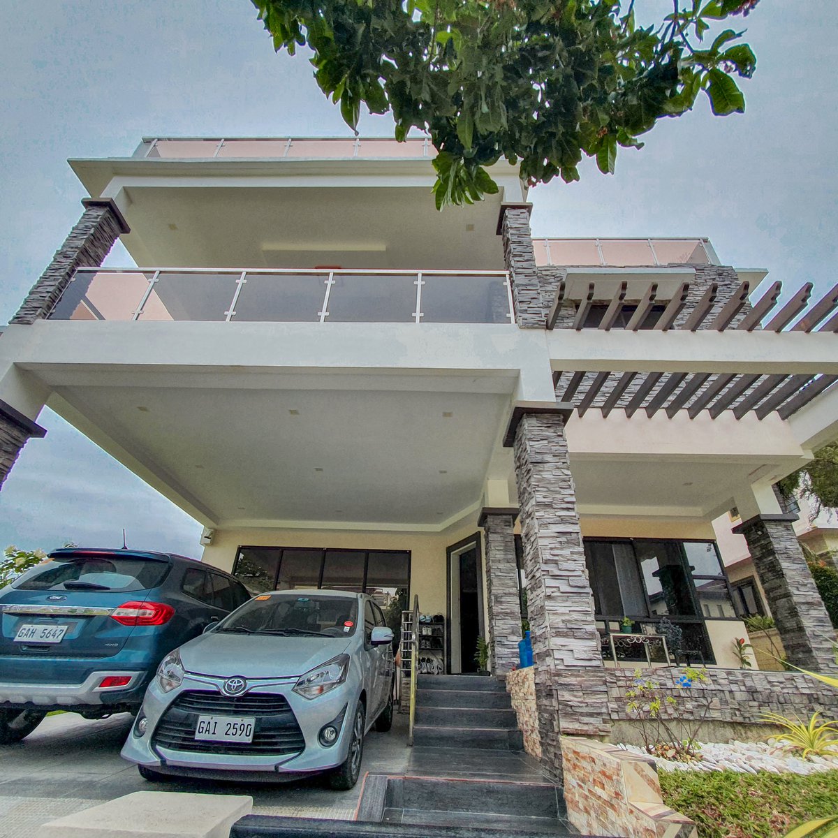 6-bedroom Single Detached House For Sale in Cebu City Cebu [House and ...