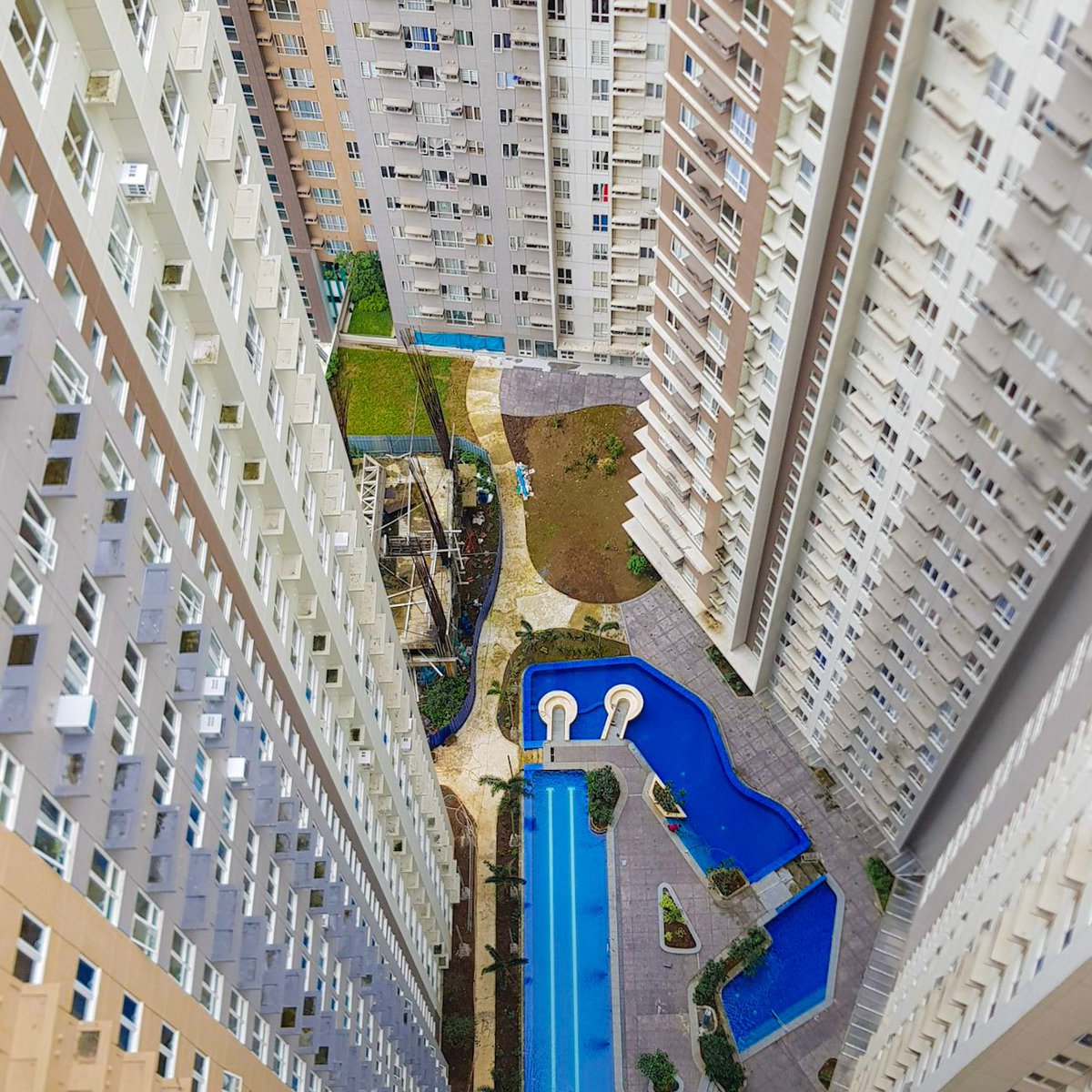 P25,000 month Rent to Own in Mandaluyong connected to MRT Boni BGC ...