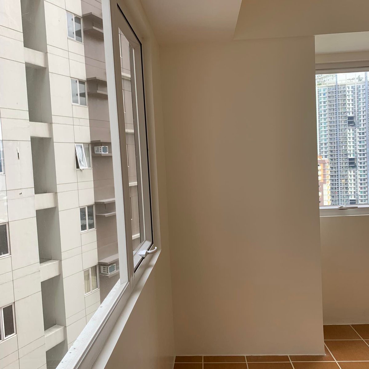 Studio with patio 36 sqm in Mandaluyong 18,000 per month along Edsa ...