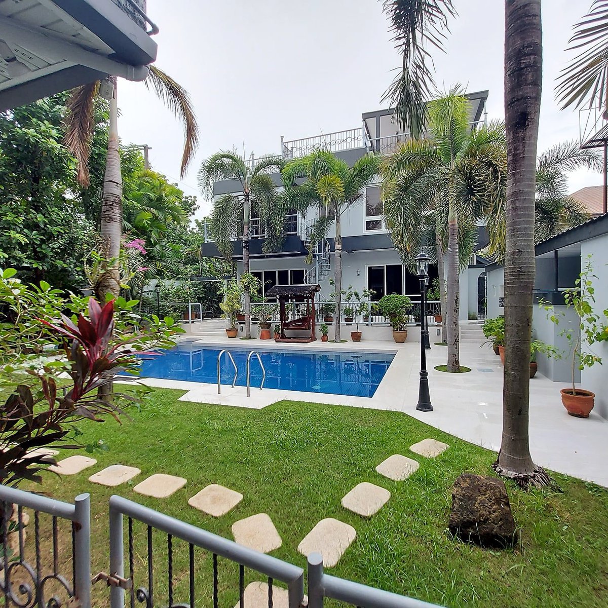 House and Lot with Swimming Pool For Sale in Muntinlupa [House and Lot 🏘️] (December 2023) in ...