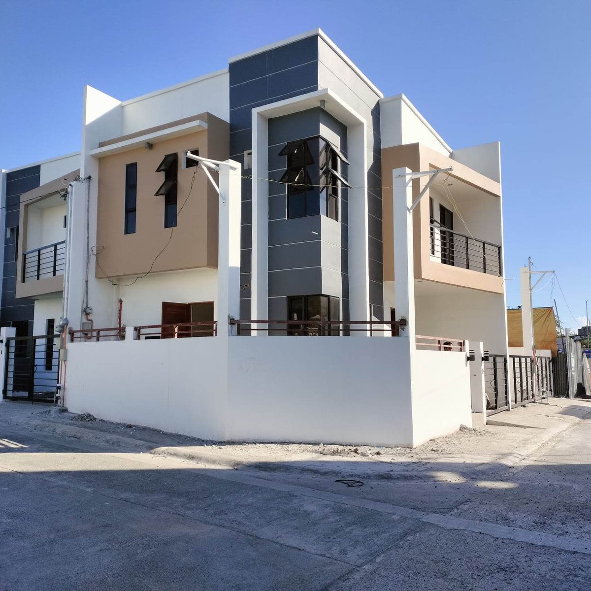 3-bedroom Townhouse For Sale in Betterliving Paranaque Metro Manila [House and Lot 🏘️] (March ...