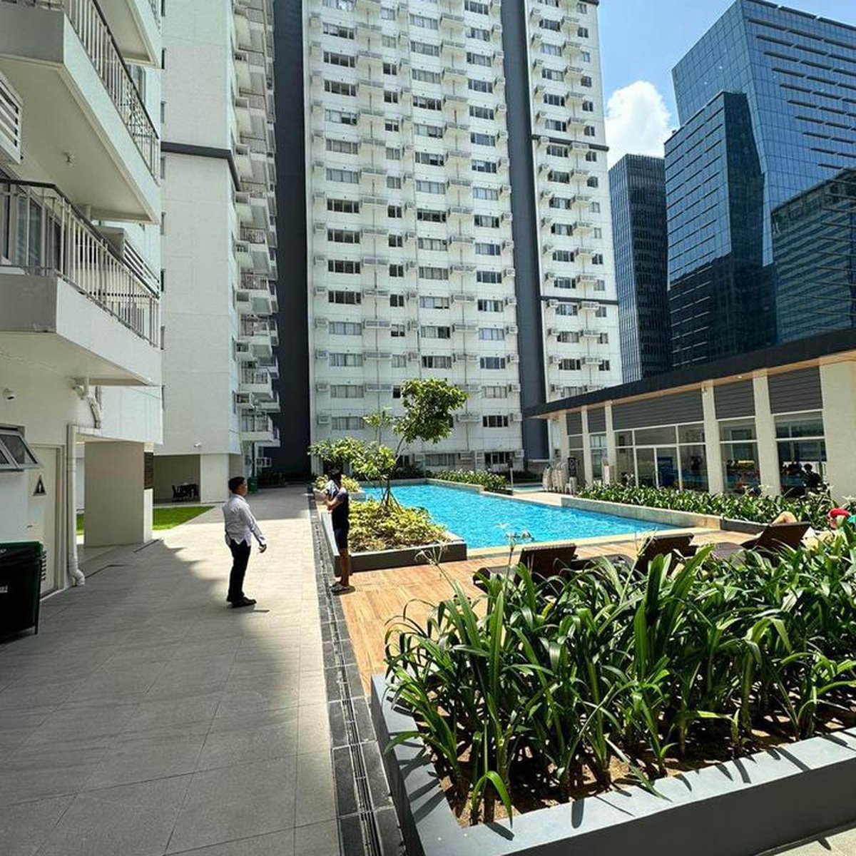 RFO 1BR Condo in BGC Taguig Uptown Mall and High Street Central Square ...