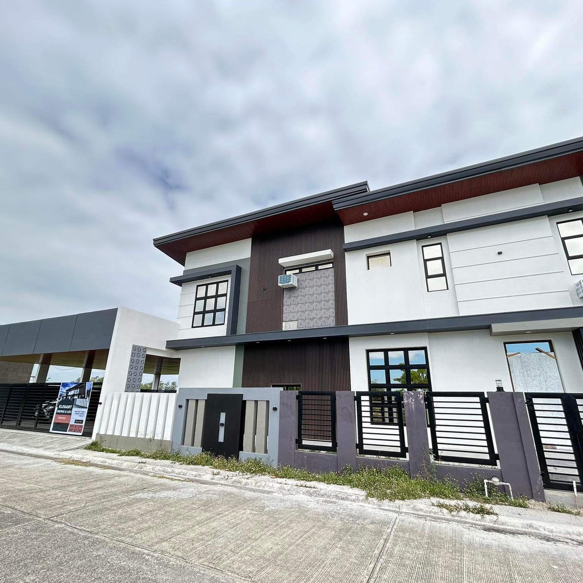 Huge house with 8 carport For sale near Landers & marquee mall [House ...