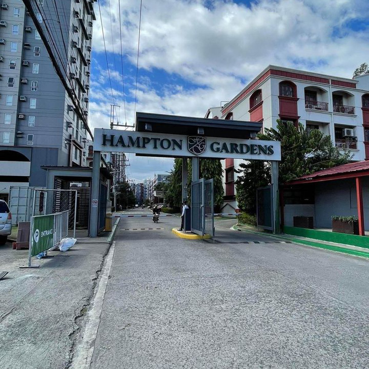 FOR SALE 2 BEDROOM CONDO UNIT in HAMPTON GARDENS, PASIG CITY [Condo 🏙️ ...