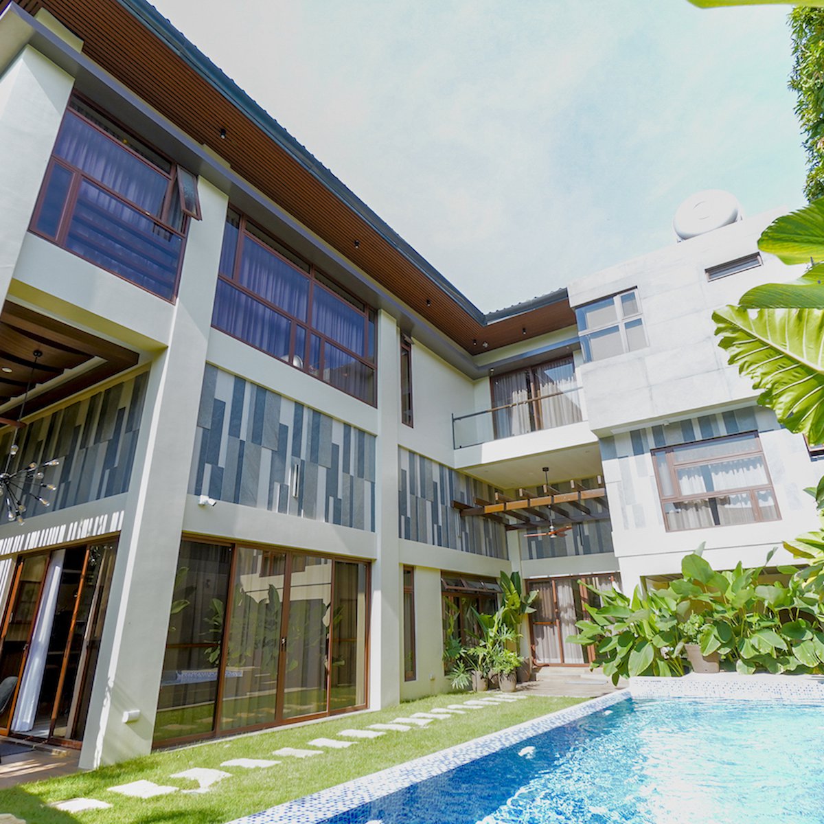 Modern, Luxurious, Brand New 6-Bedroom House For Sale at Multinational ...