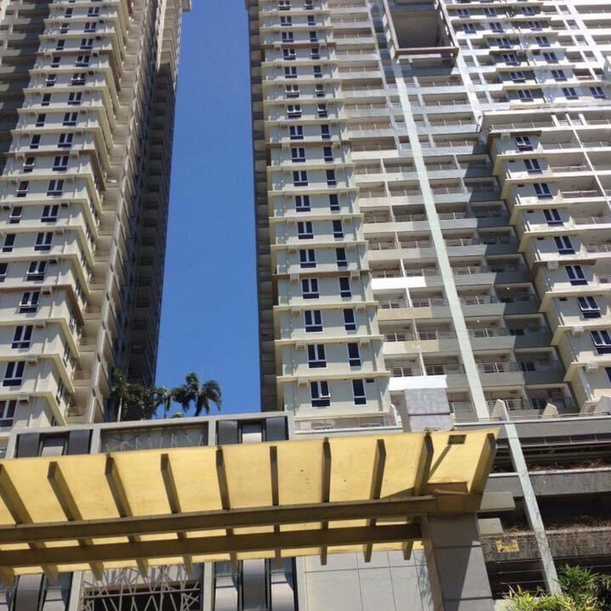 Unit for sale facing Manila Bay and MOA - La Verti Condominium [Condo 🏙 ...