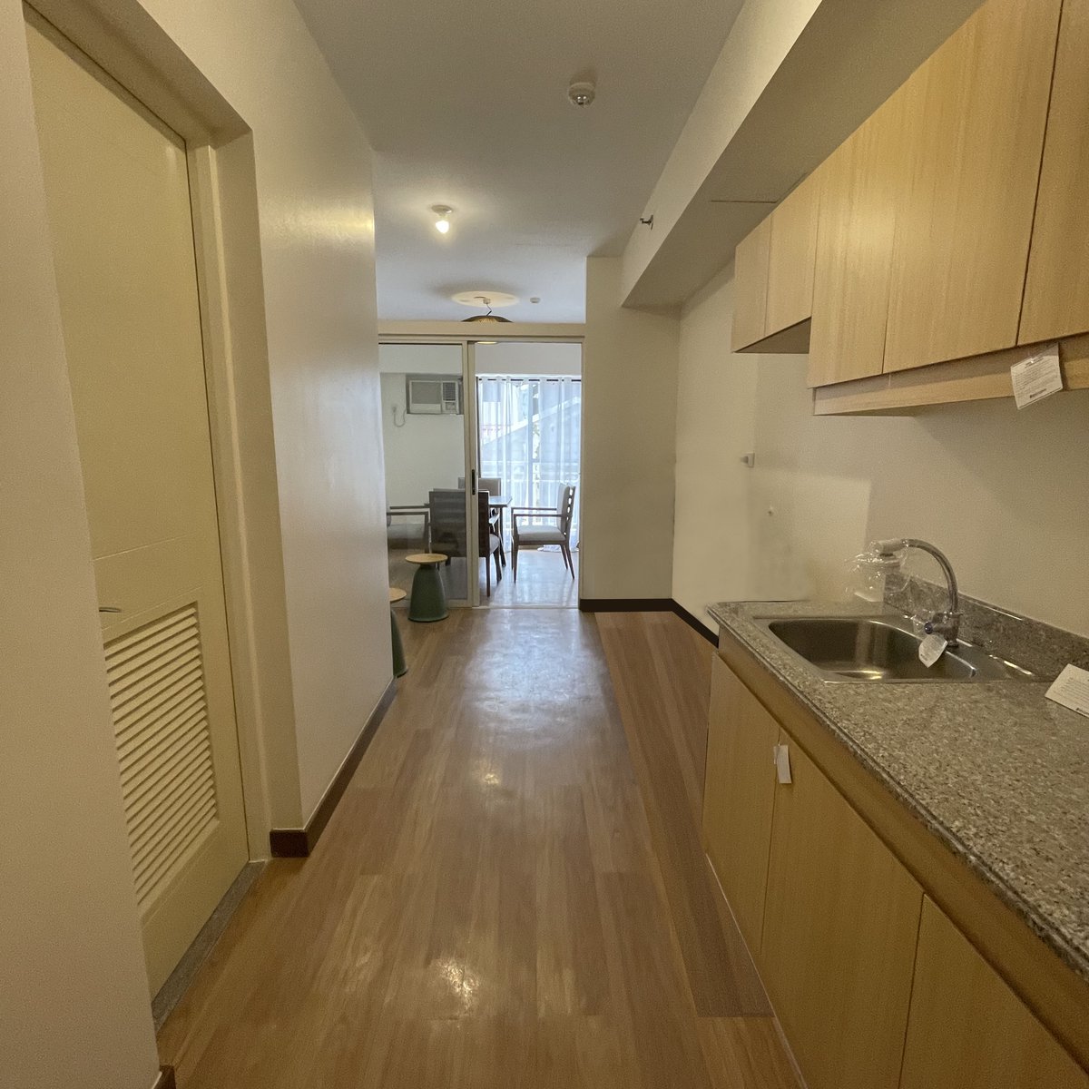 Big 1 Bedroom Condo 4 sale in Malate Manila nr DLSU Camden Place DMCI ...
