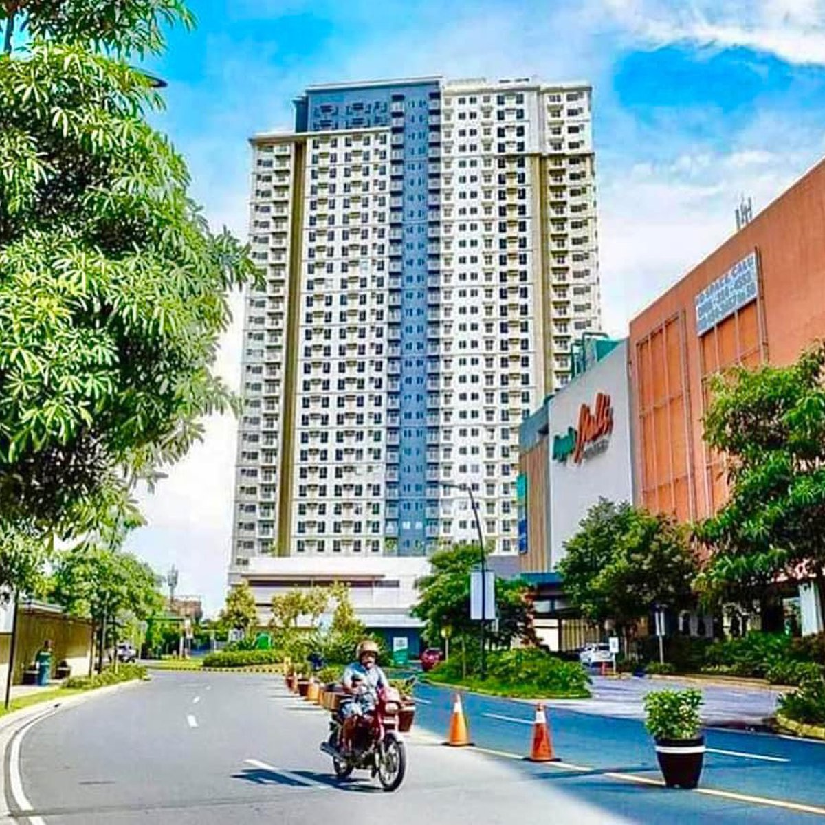 Ayala Estates Dev't. Avida Towers Cloverleaf Balintawak Quezon City ...