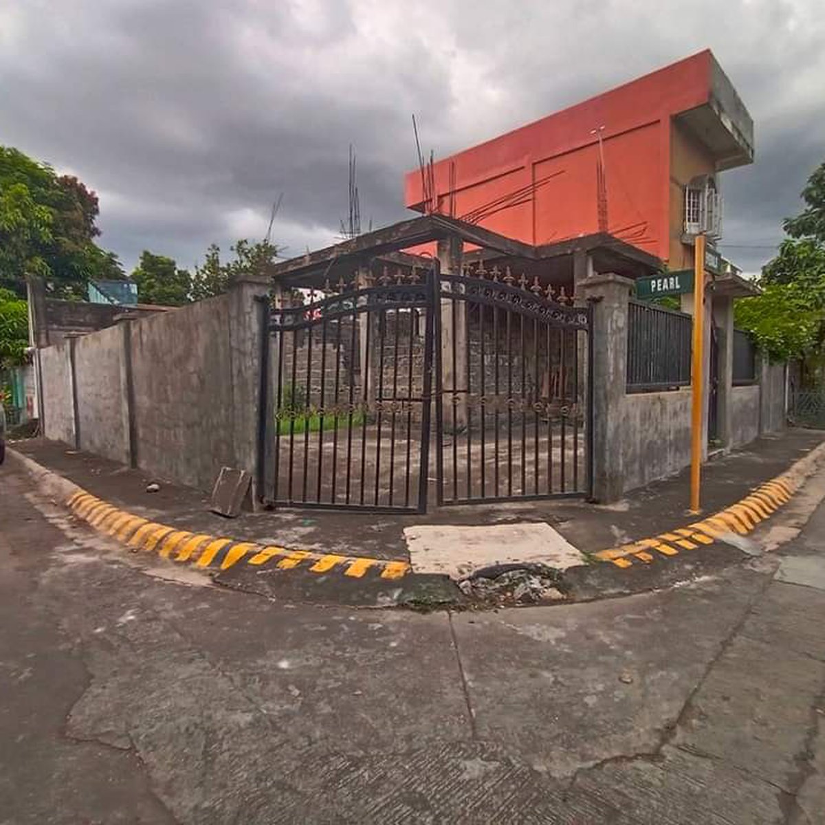 The lot is near shopwise & SM Paranaque. [Lot 🚜] (January 2022) in ...
