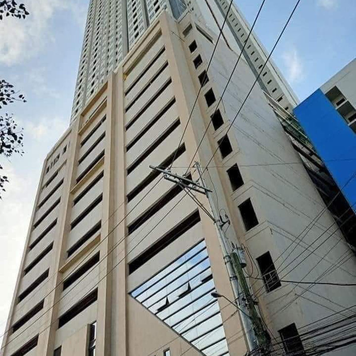 RENT TO OWN CONDO UNIT WITH 1 BEDROOM IN TOMAS MORATO QC [Condo 🏙️ ...