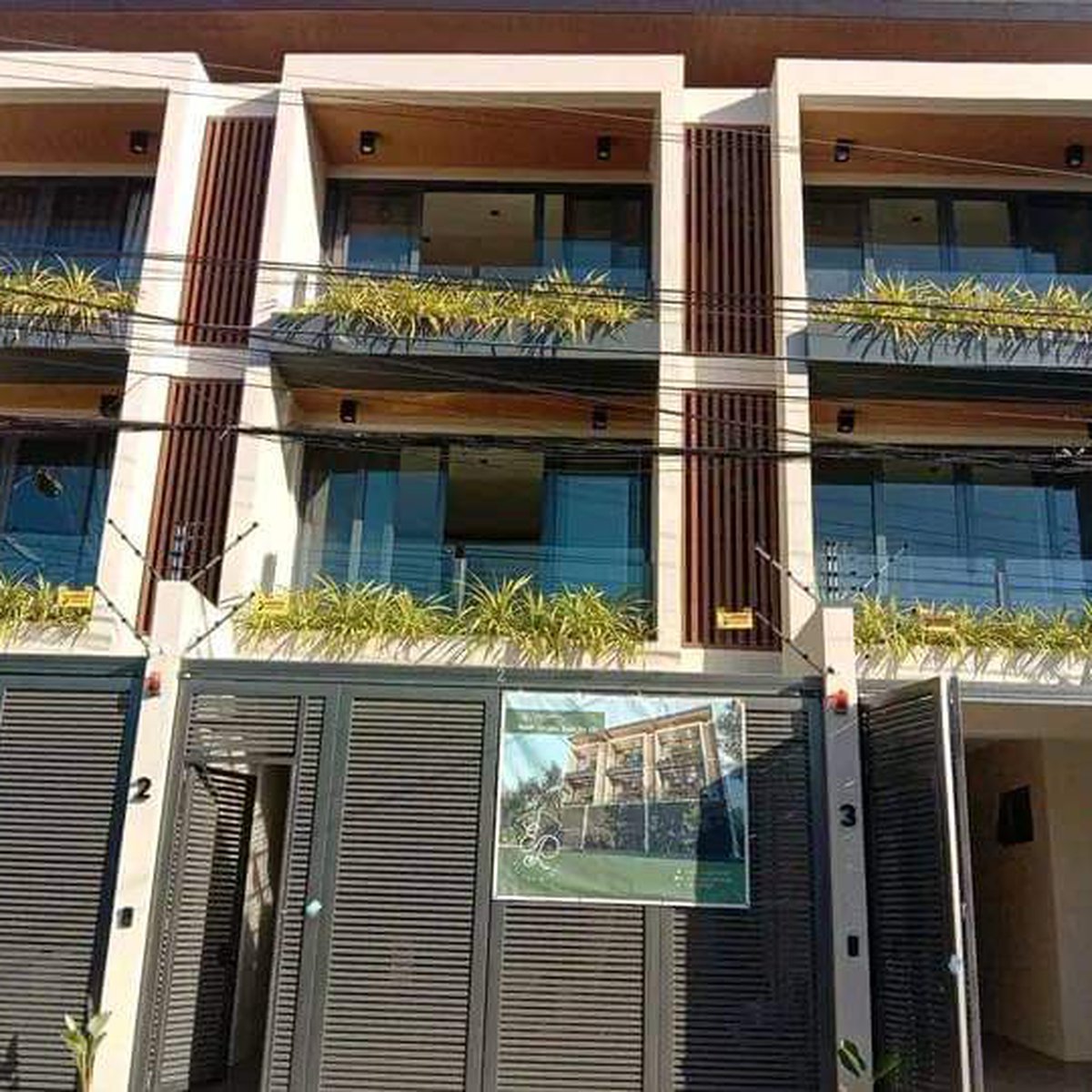 3 storey High End Townhomes in Mandaluy••••••••••• Metro Manila [House ...