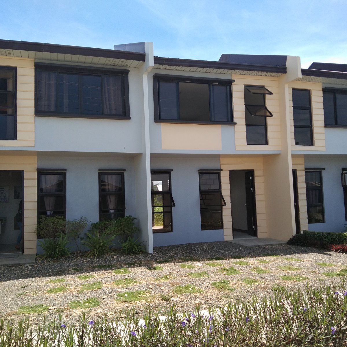 1-bedroom Townhouse For Sale in Iloilo City Iloilo [House and Lot 🏘️ ...