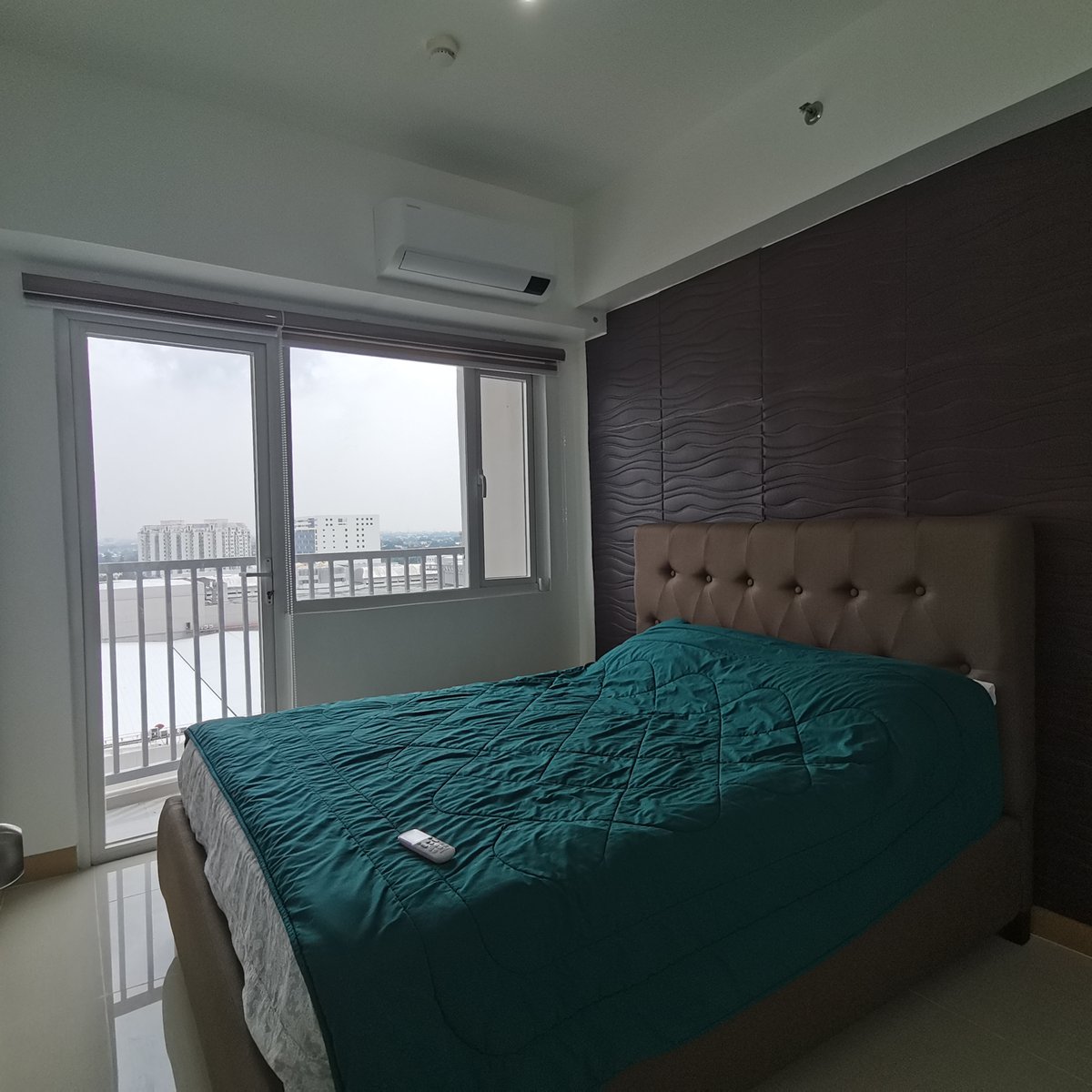 2 Bedroom End Unit with Balcony in Las Pinas behind SM Southmall [Condo ...