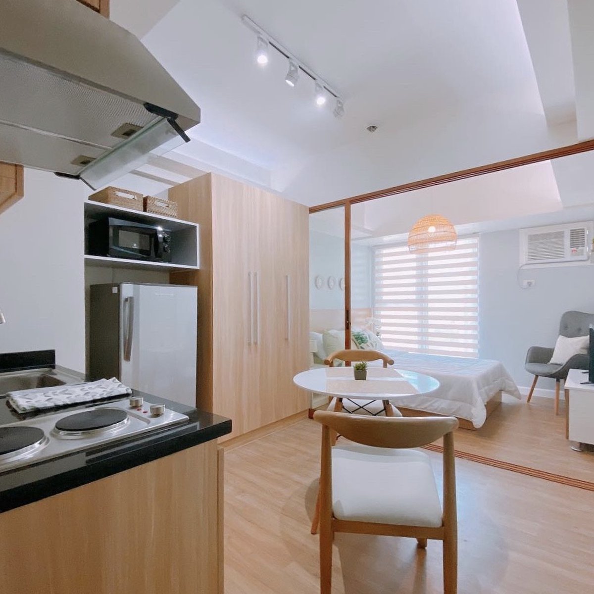 Interior Designed Studio Unit w/ Partition at Solinea Cebu City [Condo ...
