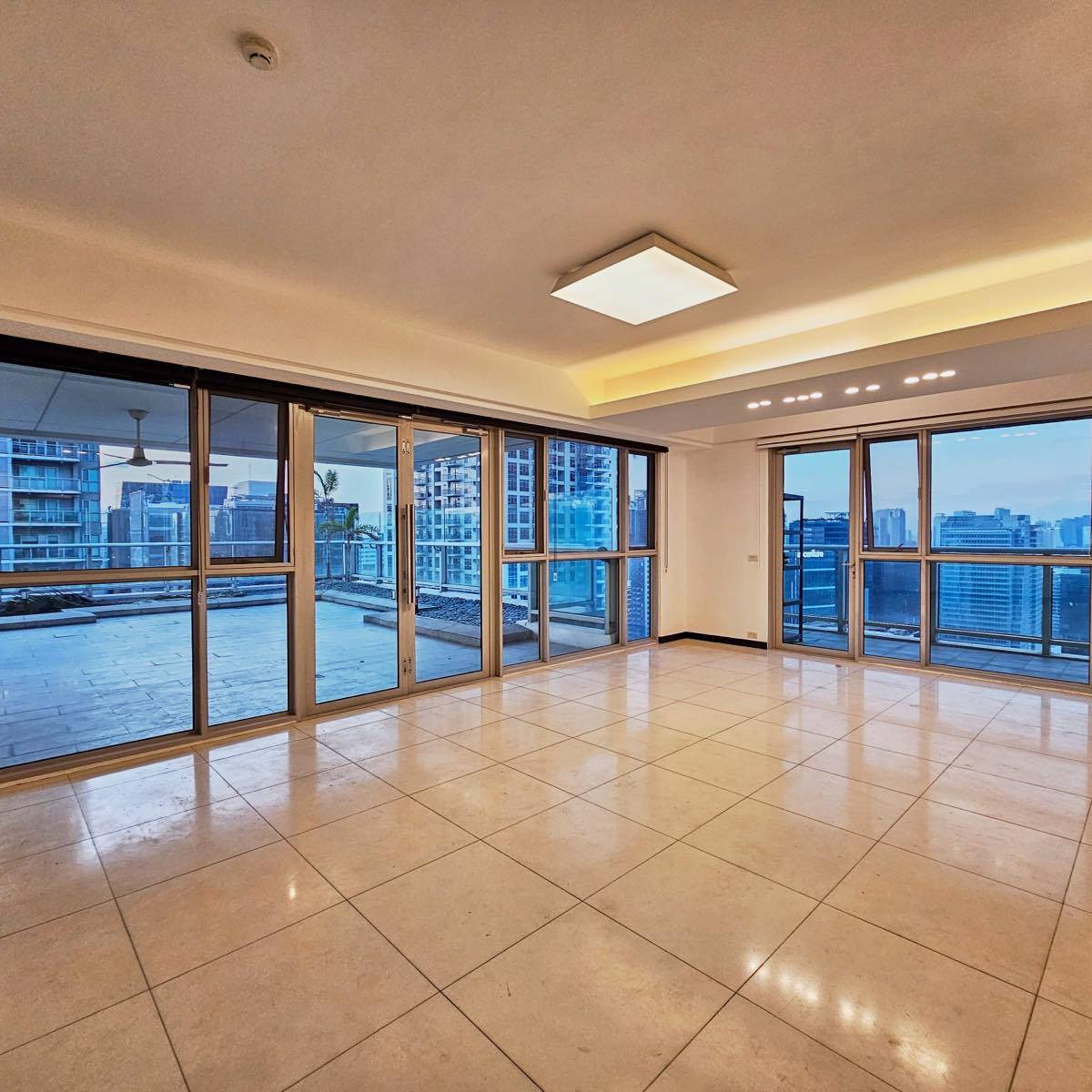 Special BGC Garden Unit at One Serendra, Bonifacio Global City, Taguig ...