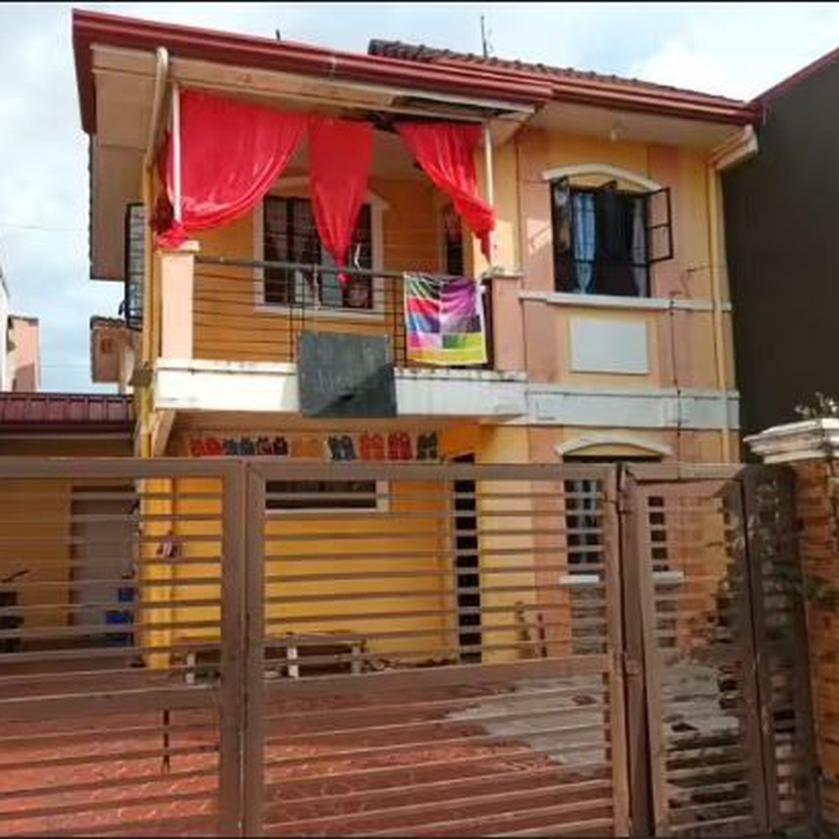 Bank foreclosed house in Montefaro West Village Imus Cavite [House and ...