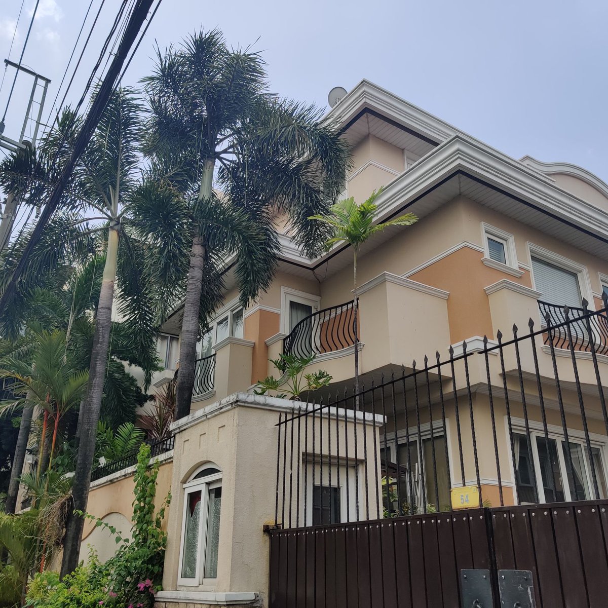 5-bedroom Townhouse For Sale in New Manila Quezon City / QC [House and ...