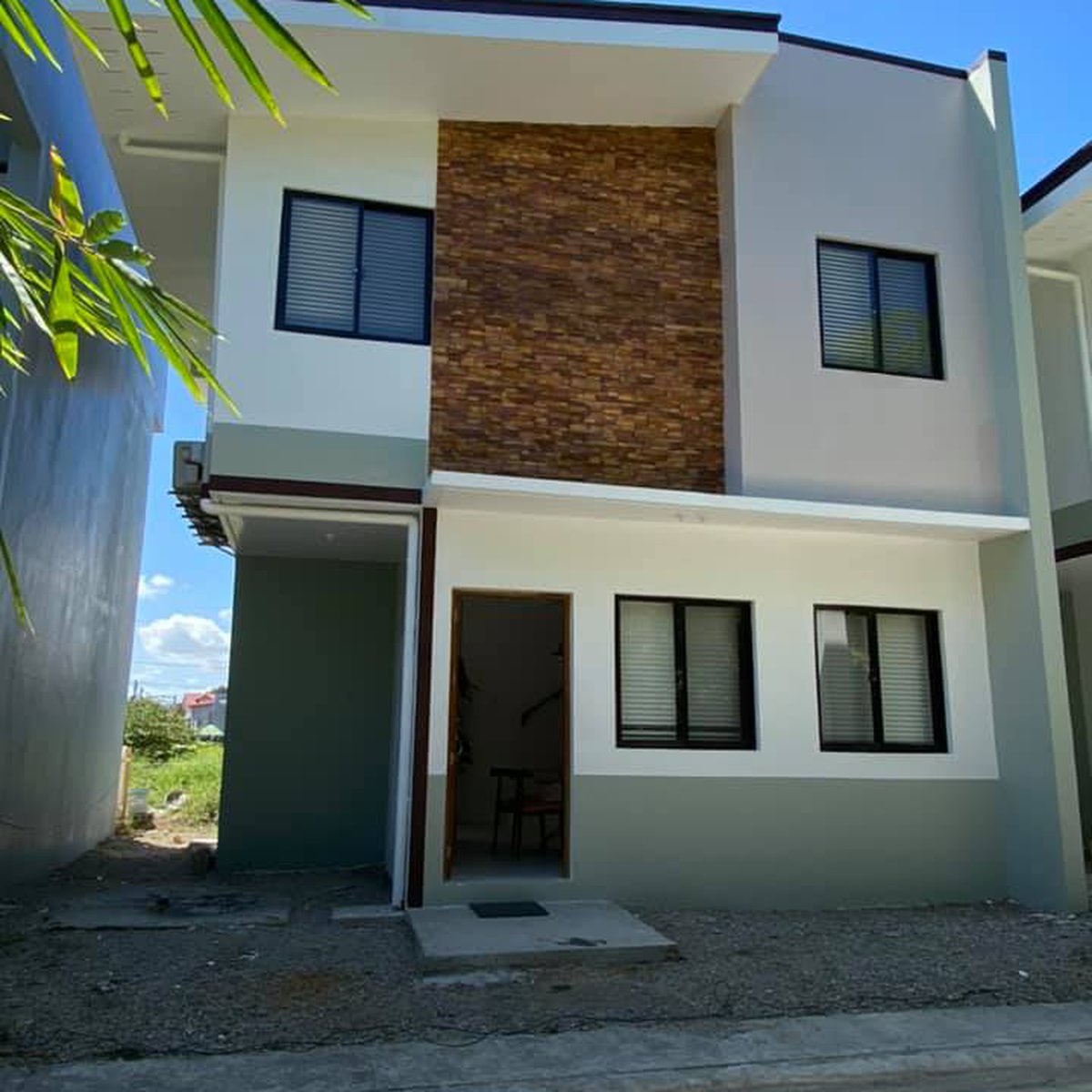 Two Storey Single Attached House and Lot in Sta. Rosa Laguna 500m SM ...