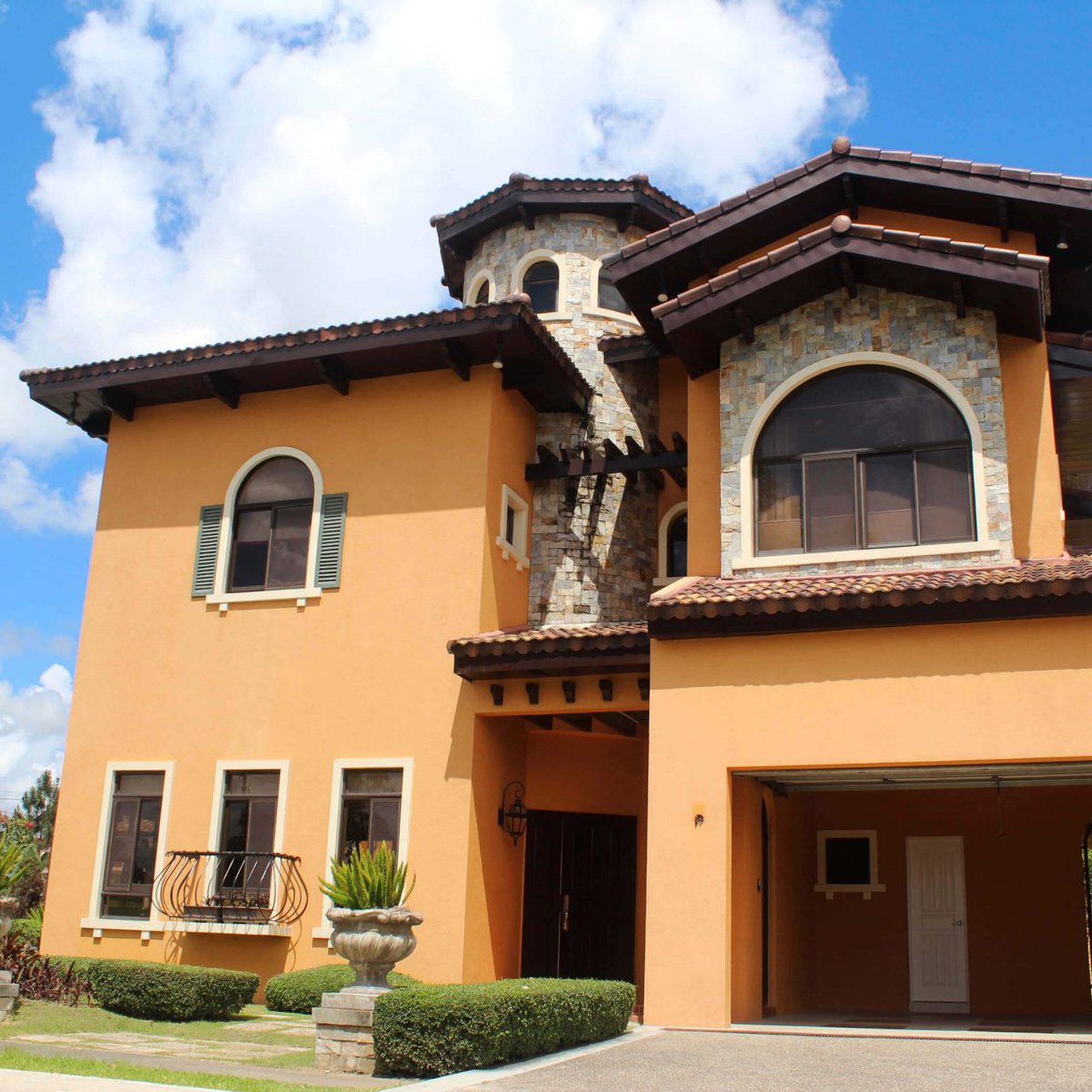 4-bedroom 2-storey House For Sale in Las Pinas [House and Lot 🏘️ ...