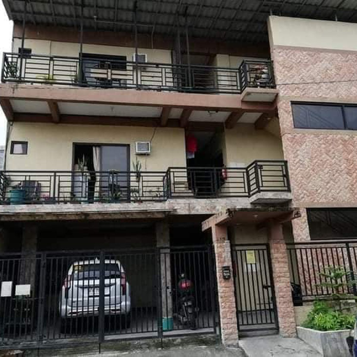 4 Storey Residential Building with Roofdeck for Sale in Paranaque ...