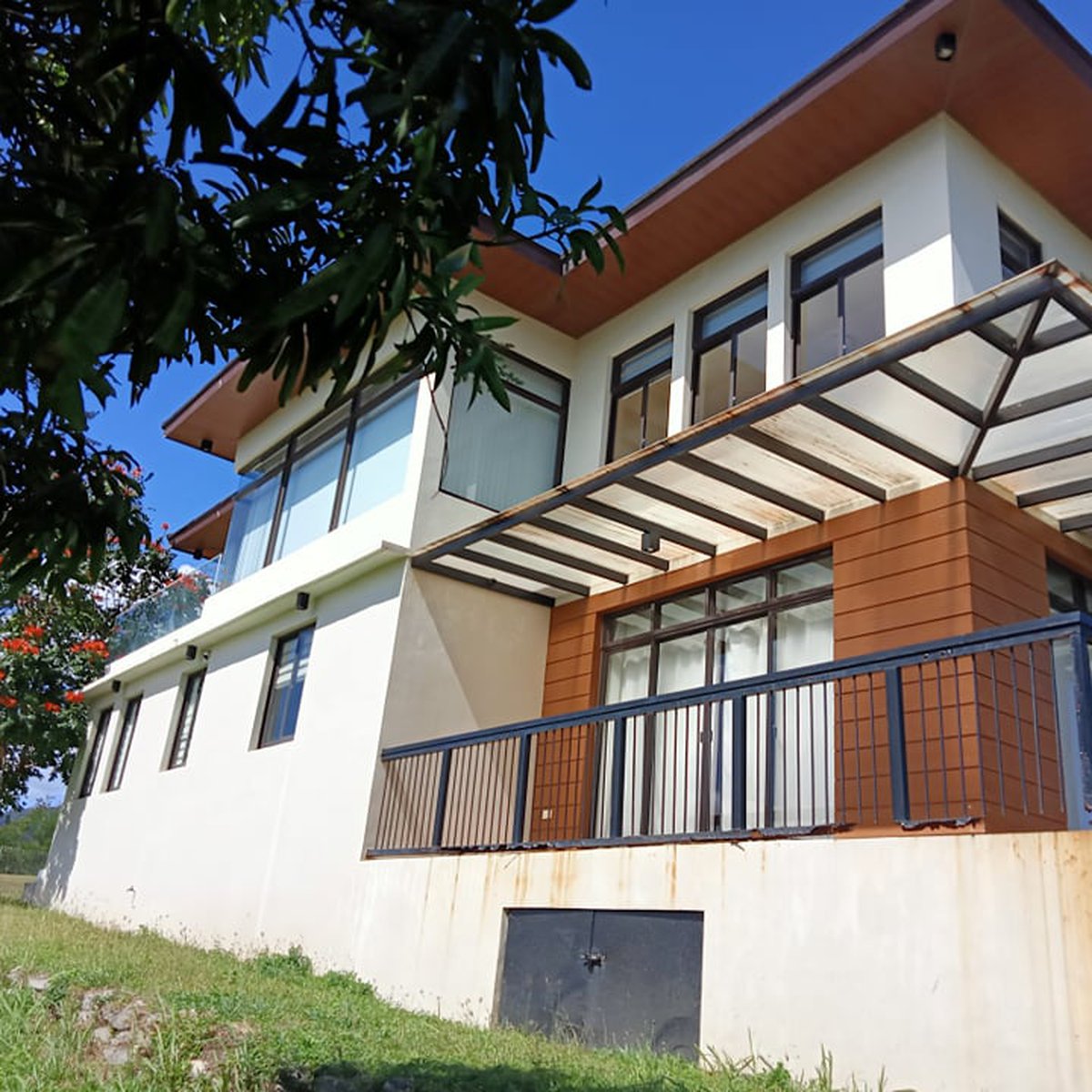 Overlooking House and Lot for sale in Highlands Tagaytay [Houses and ...