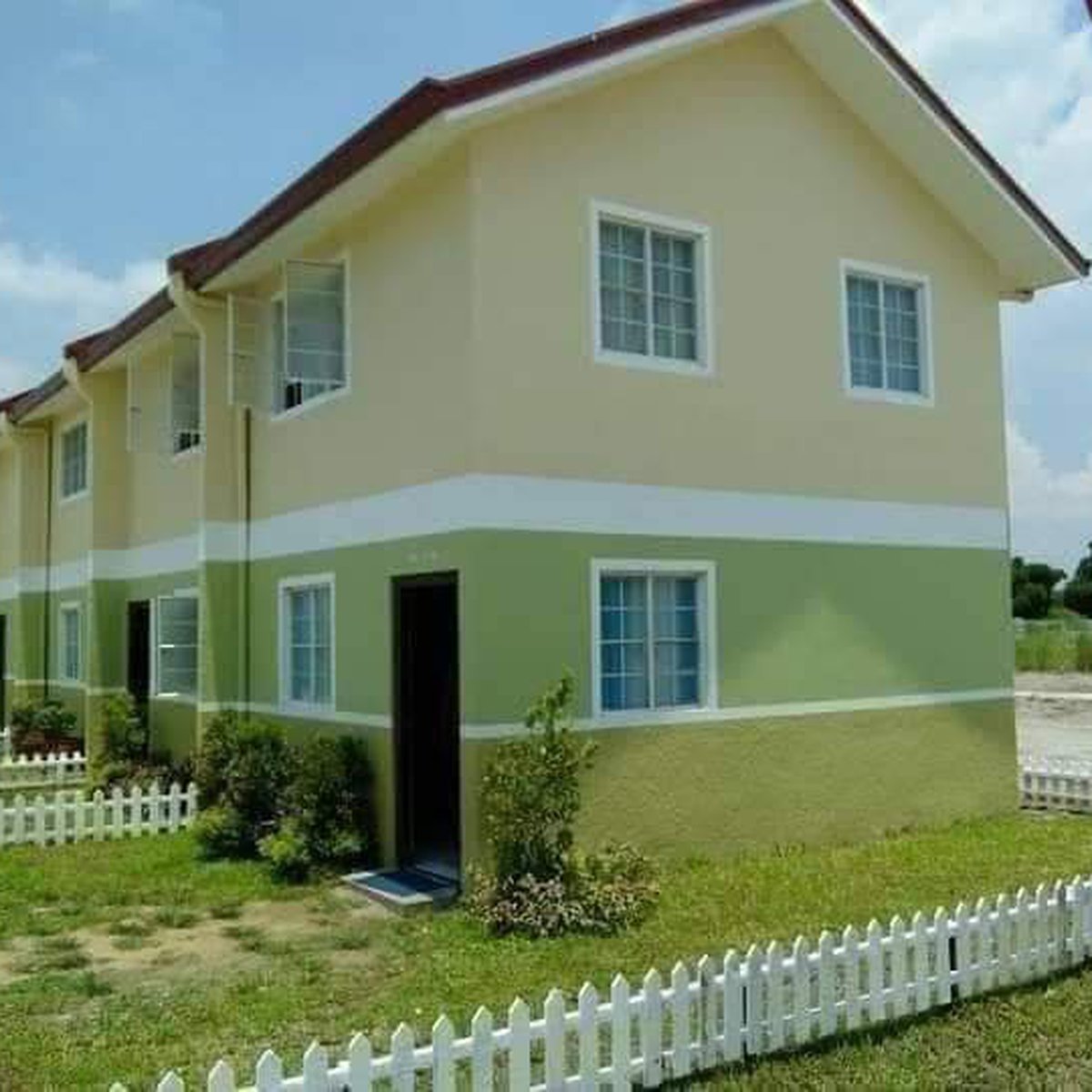 2 to 3 bedrooms townhouse preselling unit in pandi bulacan [House and ...