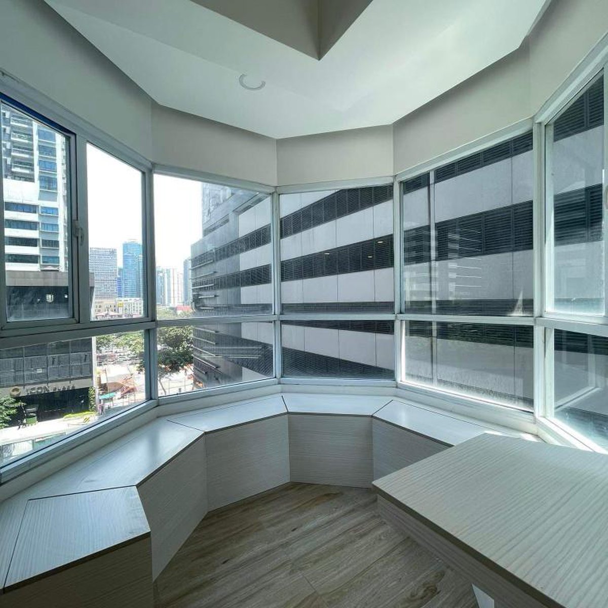 For Sale: Newly Renovated 3BR Condo Unit in Seibu Tower BGC [Condo 🏙️ ...