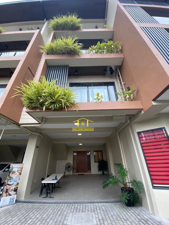 Four Neo Centre [1,808 Properties] (January 2025) on OnePropertee.com