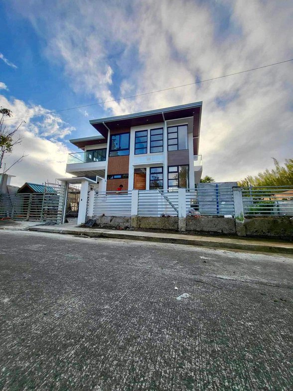 2 Car Parking House And Lot For Sale Tagaytay Cavite [764 Properties] (August 2024) on ...