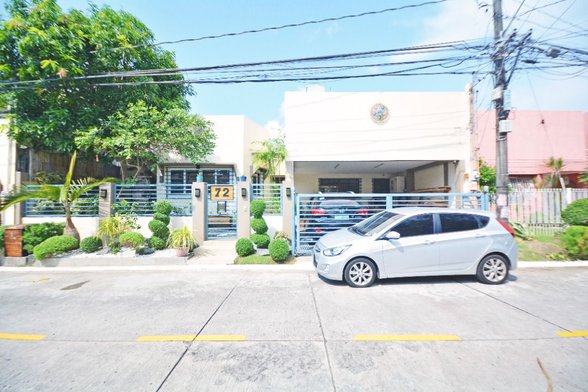 Bungalow House And Lot For Sale BGC Bonifacio Global City The Fort Fort ...