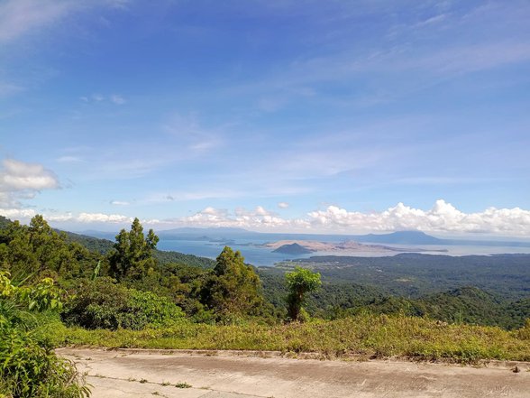 Starbucks Tagaytay Overlooking Taal [9,010 Properties] (July 2023) on ...