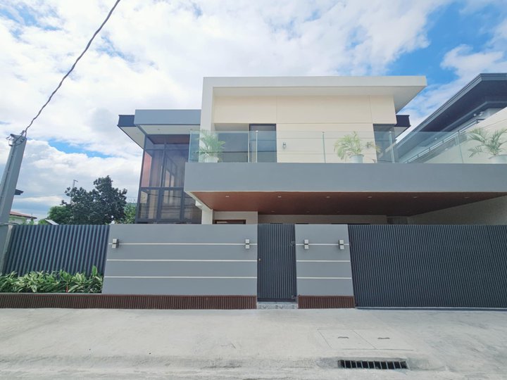 6-bedroom Single Attached 2 Storey House For Sale in Geneva Gardens QC ...