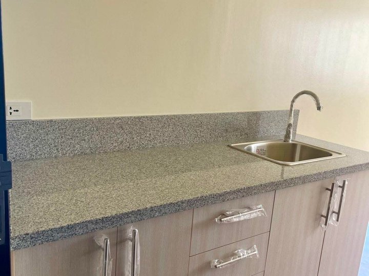 Own this move-in-ready 27 sqm 1-Bedroom Condo in Berkeley Suites ...