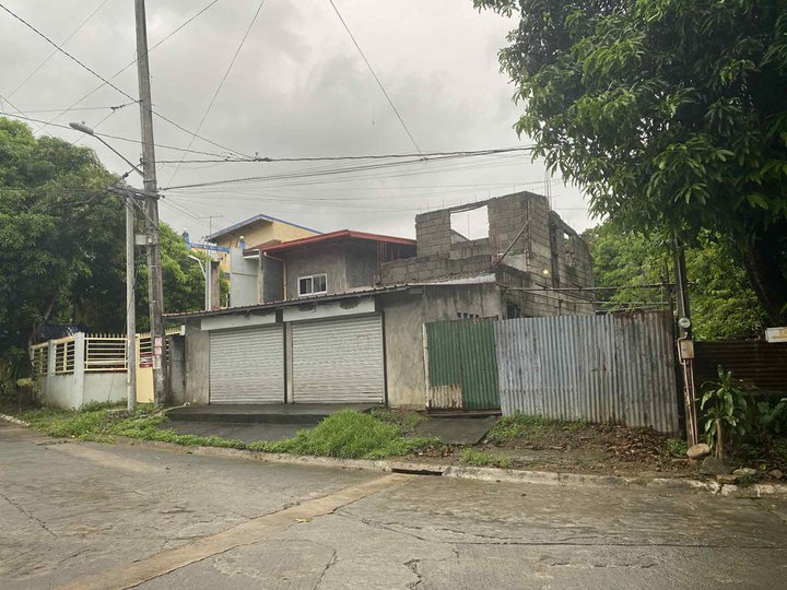 Rush 200sqm Prime Corner Lot with Unfinished House & Commercial Space ...