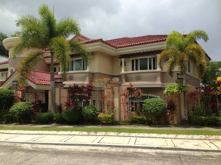 Pre-Owned 7-bedroom Single Attached House For Sale in Silang Cavite ...