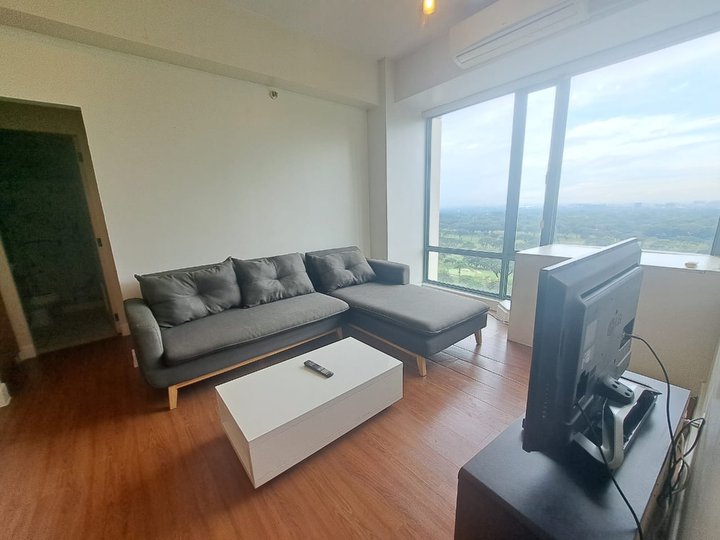 For Sale: BGC Golf Course View at Bellagio, 1BR Condo in Bonifacio ...