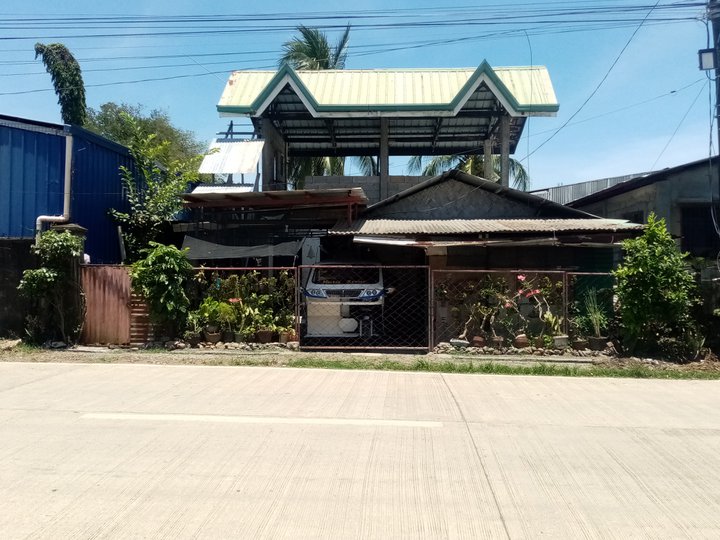 2-Storey Studio Type Design House & Lot near the Hi-way [Houses and ...